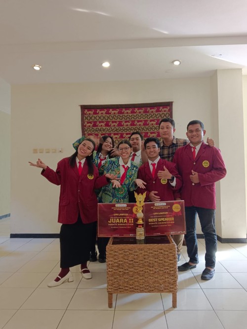 Tim Debat UWM Raih Juara 2 dan Best Speaker dalam Lomba Debat Nasional - Website LLDIKTI Wilayah V