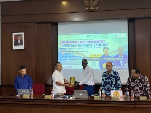 Penandatanganan MoU antara Universitas PGRI Yogyakarta (UPY) dengan ...